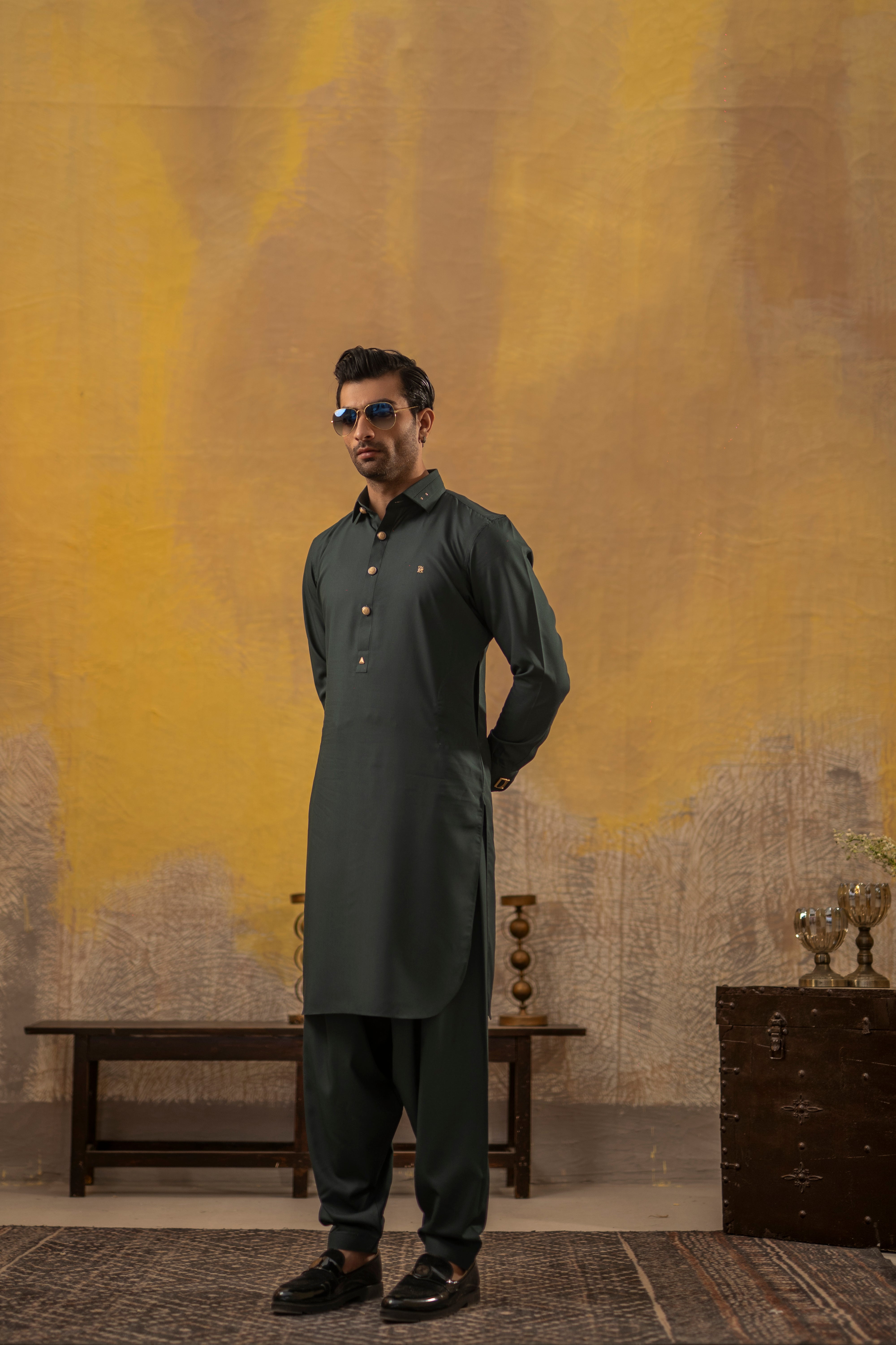 BOTTLE GREEN CLASSIC COLLAR SHALWAR KAMEEZ – Kunzul Channar